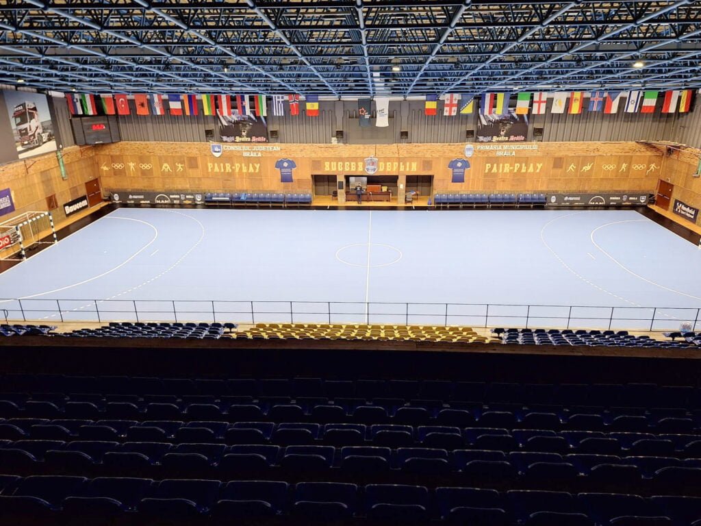 Sala Polivalentă Danubius Brăila are o nouă suprafață de joc - MonitorulBR